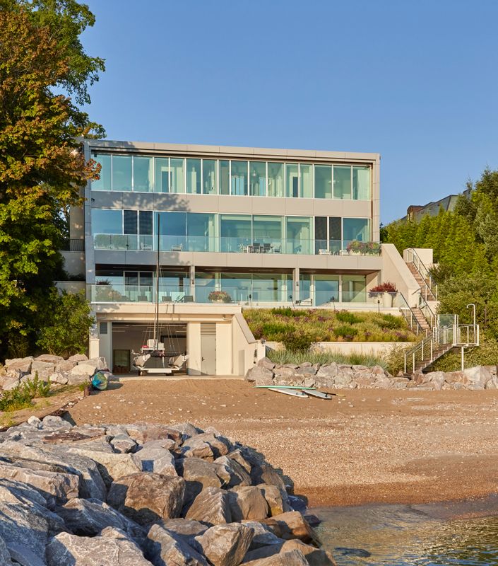 Bluff Residence, Illinois: A Residential Project by Northworks