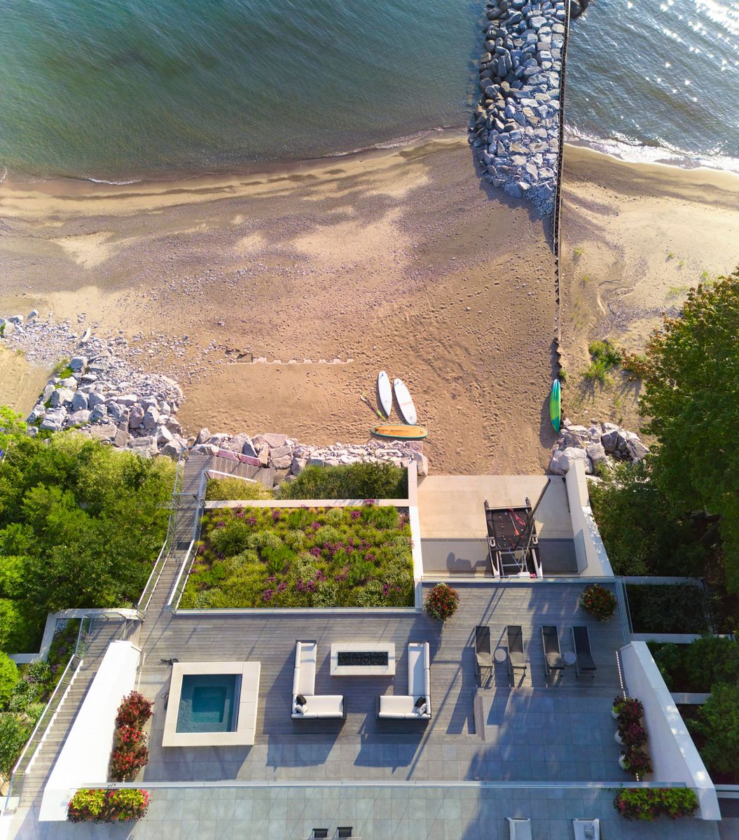 Bluff Residence, Illinois: A Residential Project by Northworks